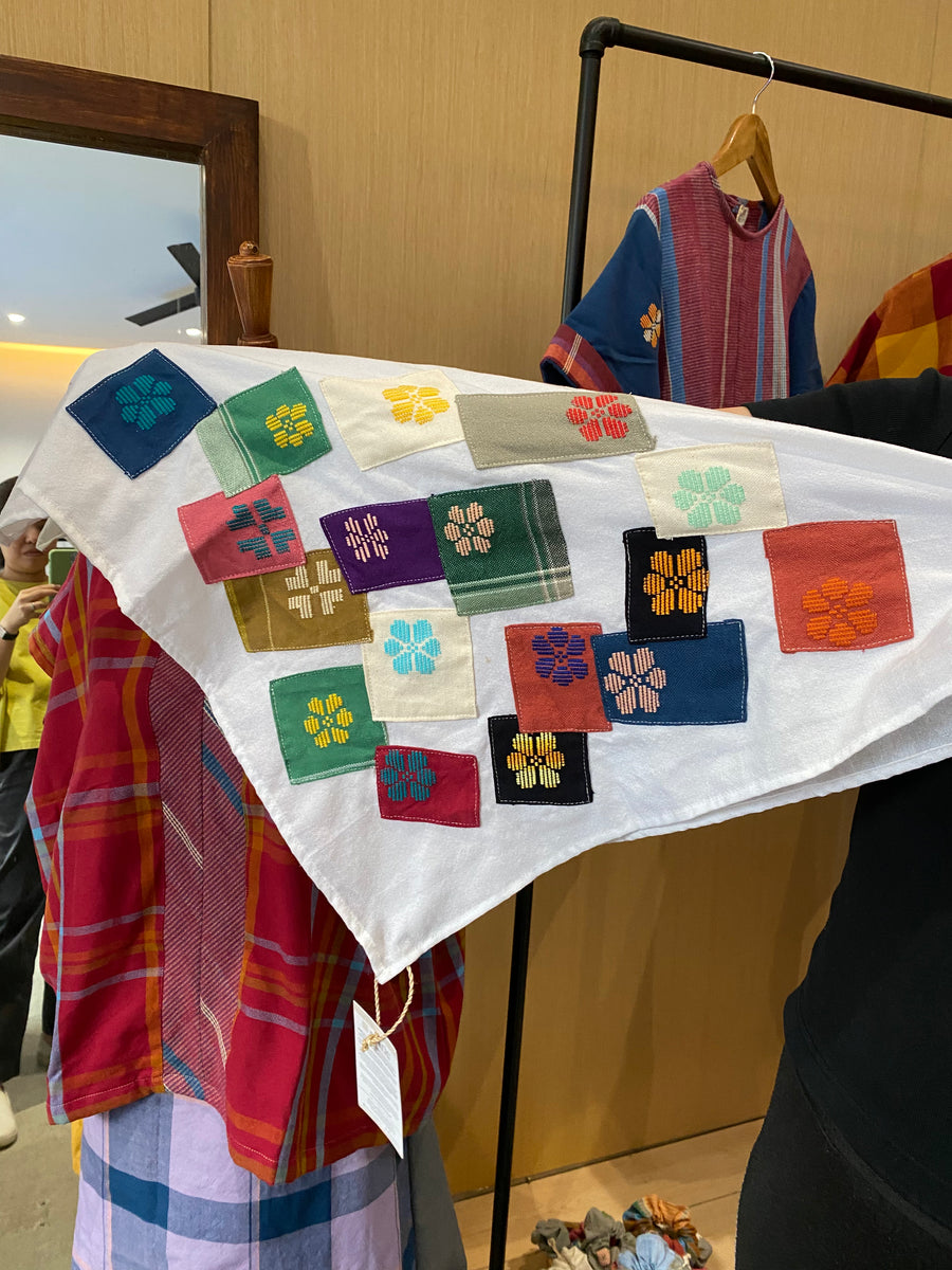 SCARF: RETASO WHITE DESIGN 2 – DESIGNS BY MARIE